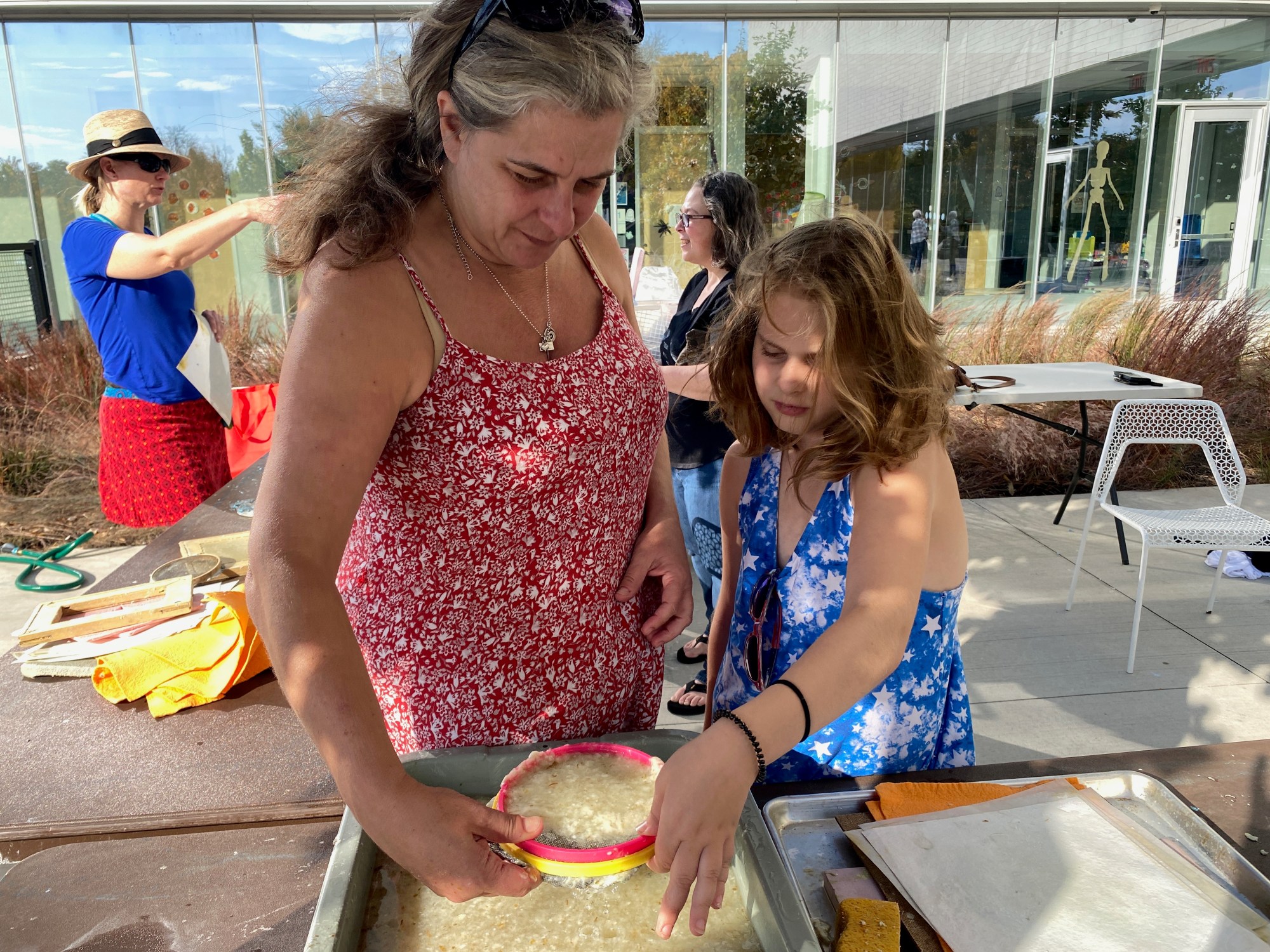 Papermaking in the Reading Garden – Treewhispers